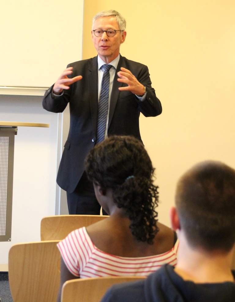 Dr. Carsten Sieling zu Besuch an der FEBB – Freie Evangelische ...